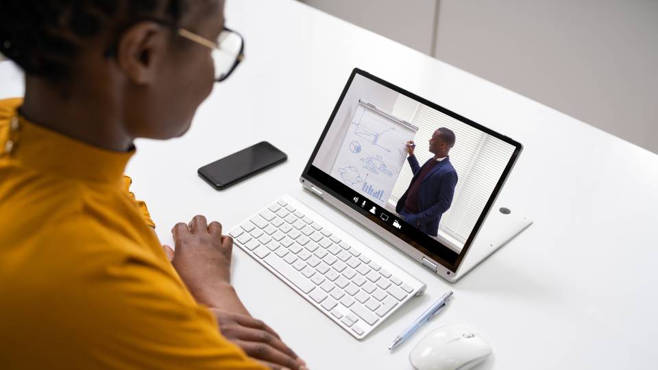 How To Prepare Fully Functional Online Webinars in 2024?