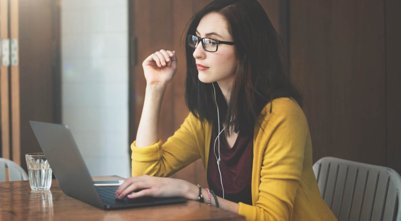 How to Write a Webinar Script that will Hook your Audience