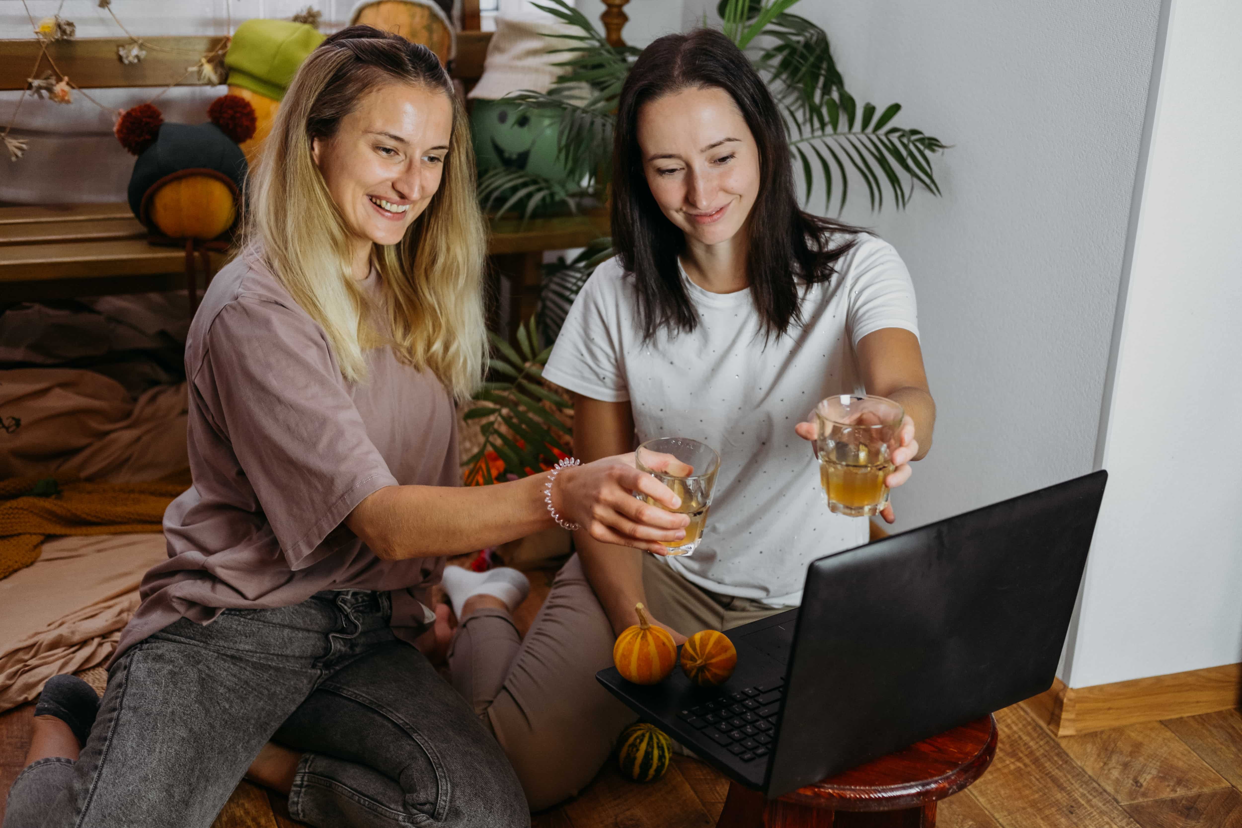 The Guide to Moderating Virtual Panel Discussions